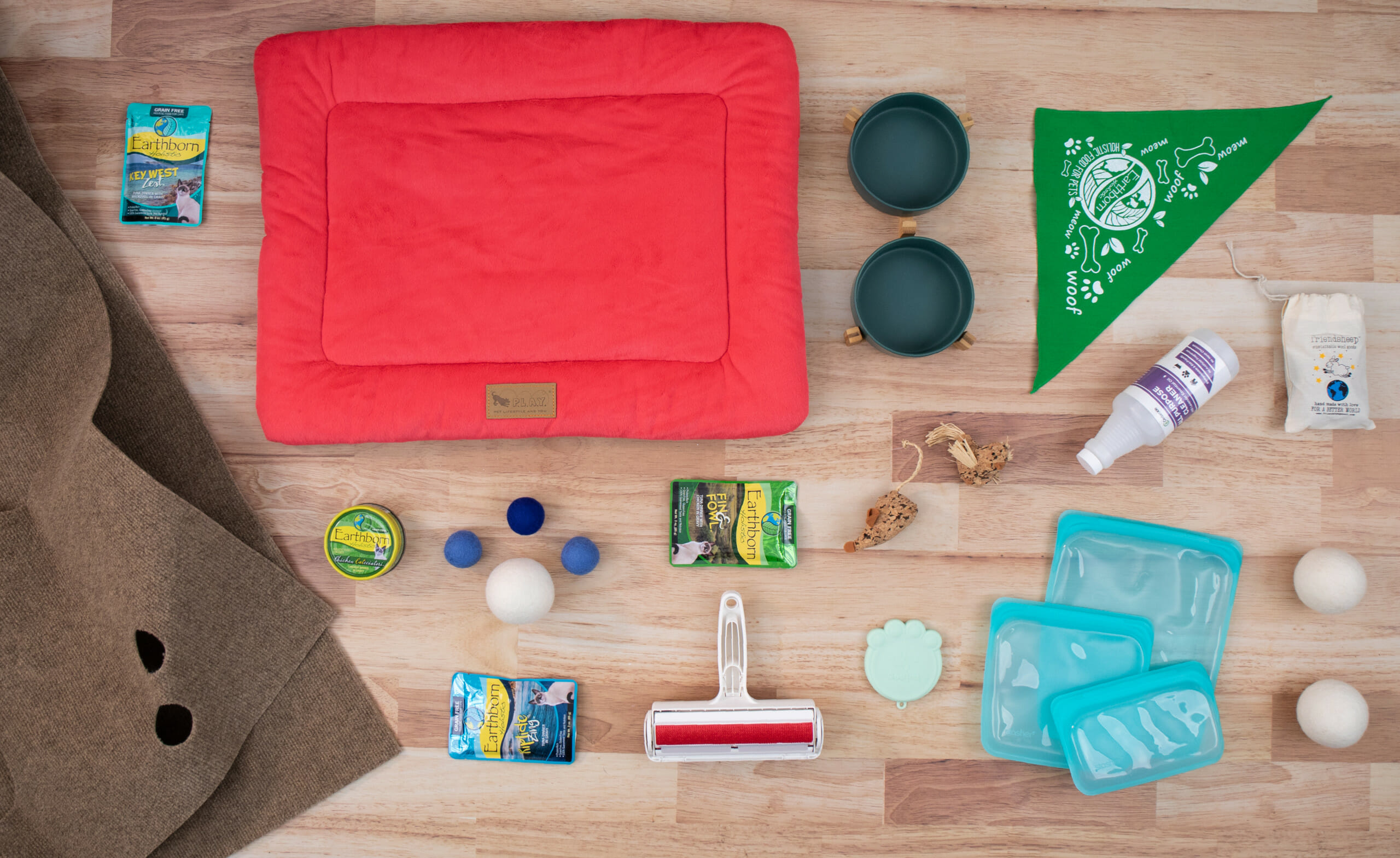 11 Eco-Friendly Cat Products | Earthborn Holistic Pet Food